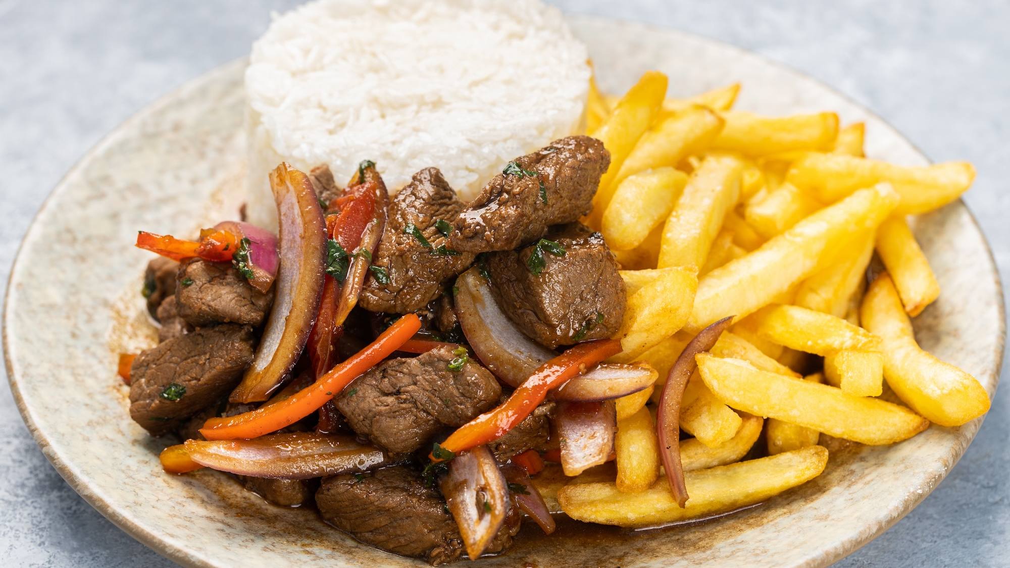 Lomo saltado: Un clásico peruano que conquista paladares - Qué cocinar hoy